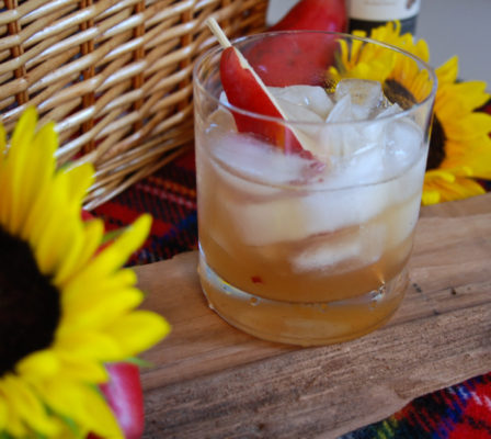 A Fizzy Mulled Pear: The Perfect Early Fall Cocktail – Pender & Peony