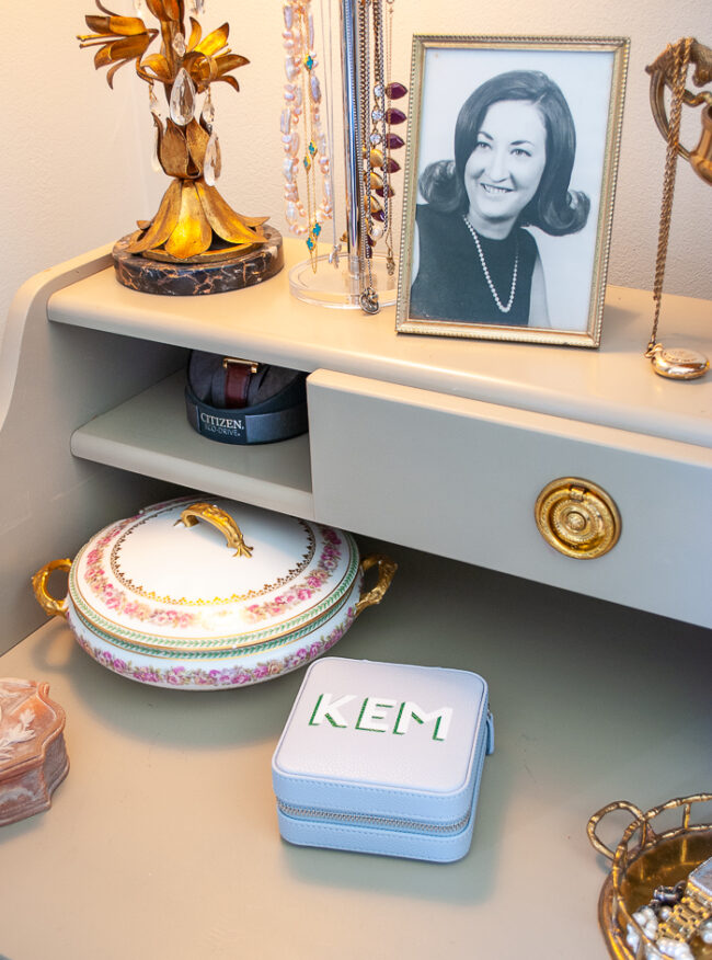 Vintage Vanity Style - Pender & Peony - A Southern Blog