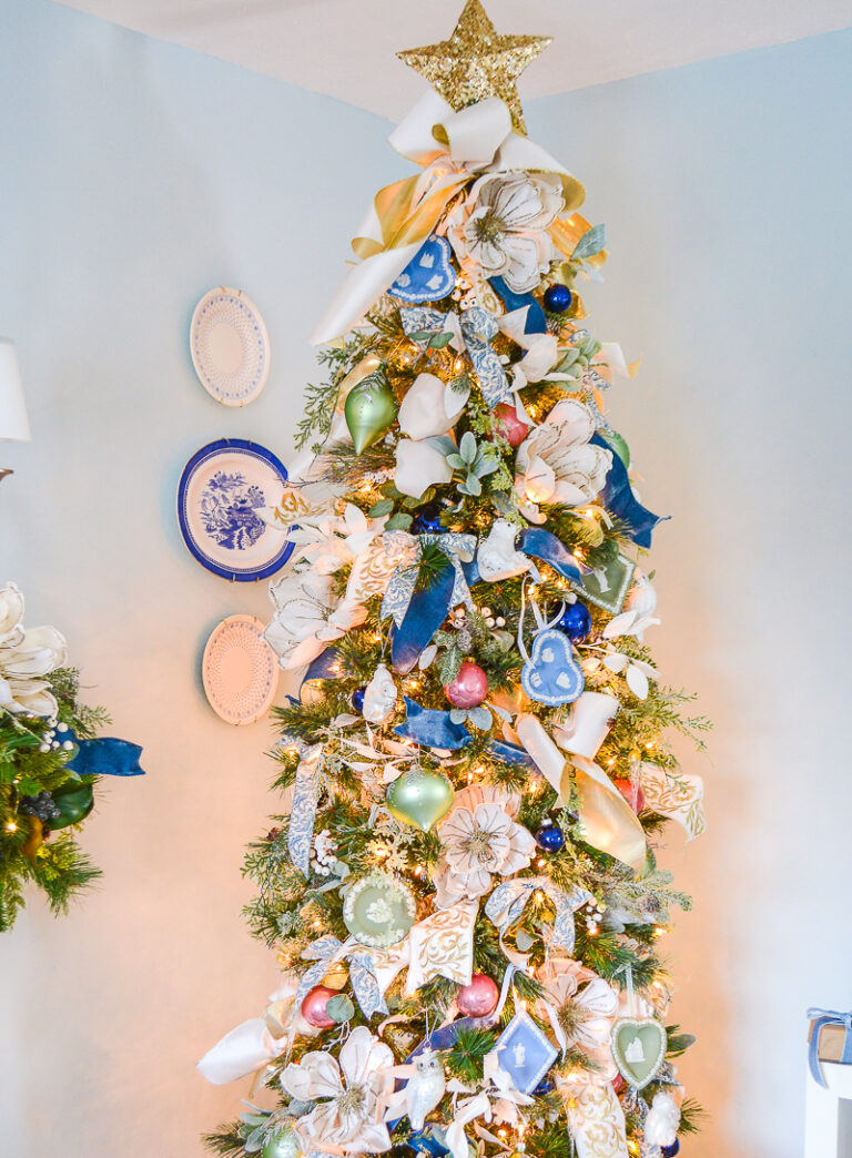 A Frosted Pastel Christmas in the Den – Pender & Peony