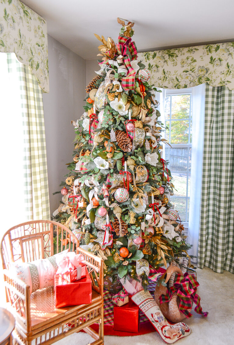 A Grandmillennial Meet Williamsburg Christmas Look - Pender & Peony - A ...