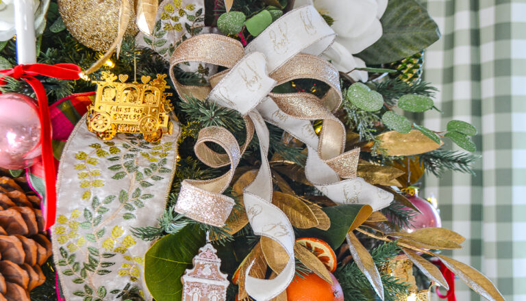 Holiday Ribbon Decorating: A How-To Guide - Pender & Peony - A Southern ...